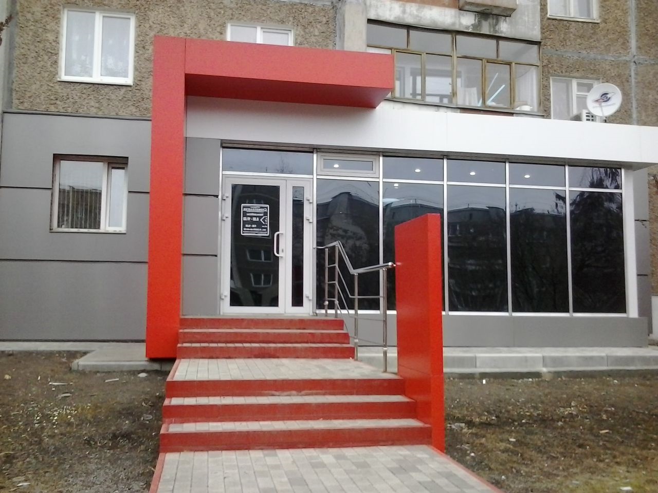 Пластиковые входные двери в магазин - пластиковые двери ОПЛОТ | Могилев